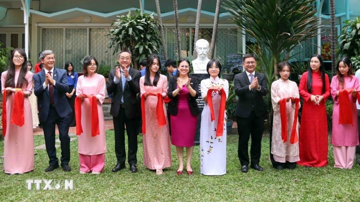 Lần đầu tiên dựng tượng Anh hùng dân tộc Cuba José Martí tại Thành phố ...