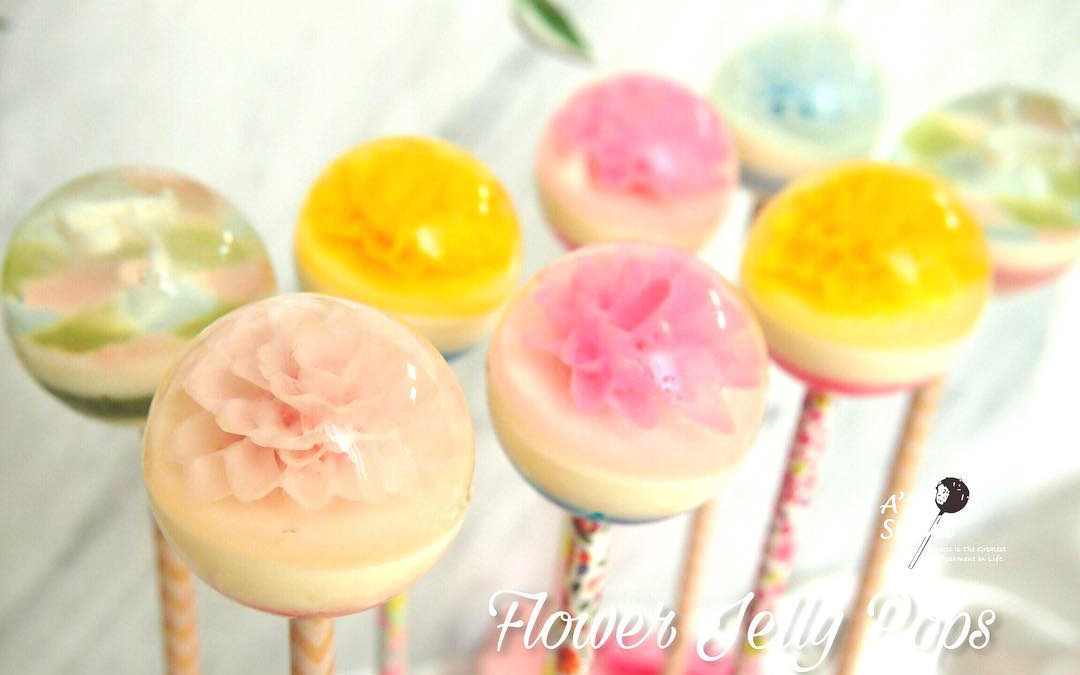 Chiêm ngưỡng những cánh hồng ngọt ngào đóng băng trong kẹo mút | Thời Đại