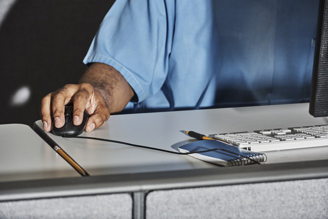 Lớp học đặc biệt đào tạo coder đằng sau song sắt nhà tù | Thời Đại