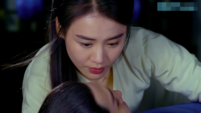 Lén hôn môi rồi ôm nhau ngủ, cặp đôi "Tướng quân ở trên" khiến fan ...